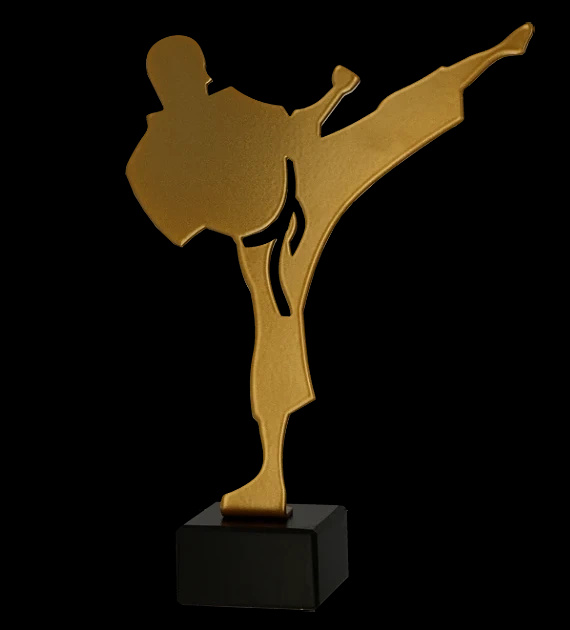 Trofeum metalowe z marmurową podstawą - Karate - karateka - sklep ...